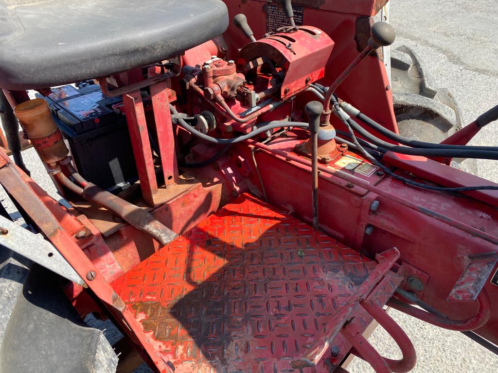 International 274 Vintage row crop tractor 1592hrs – Estrada Exports