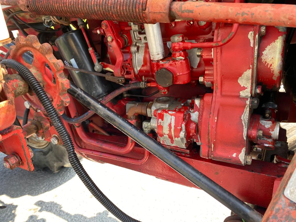 International 274 Vintage row crop tractor 1592hrs – Estrada Exports