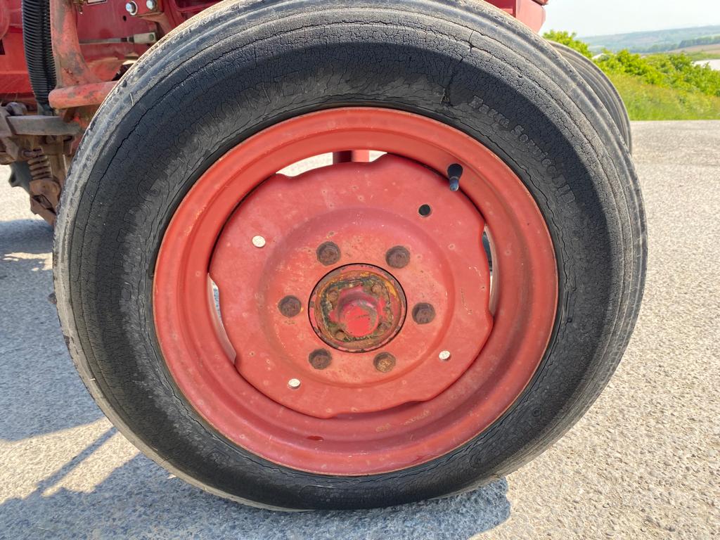 International 274 Vintage row crop tractor 1592hrs – Estrada Exports