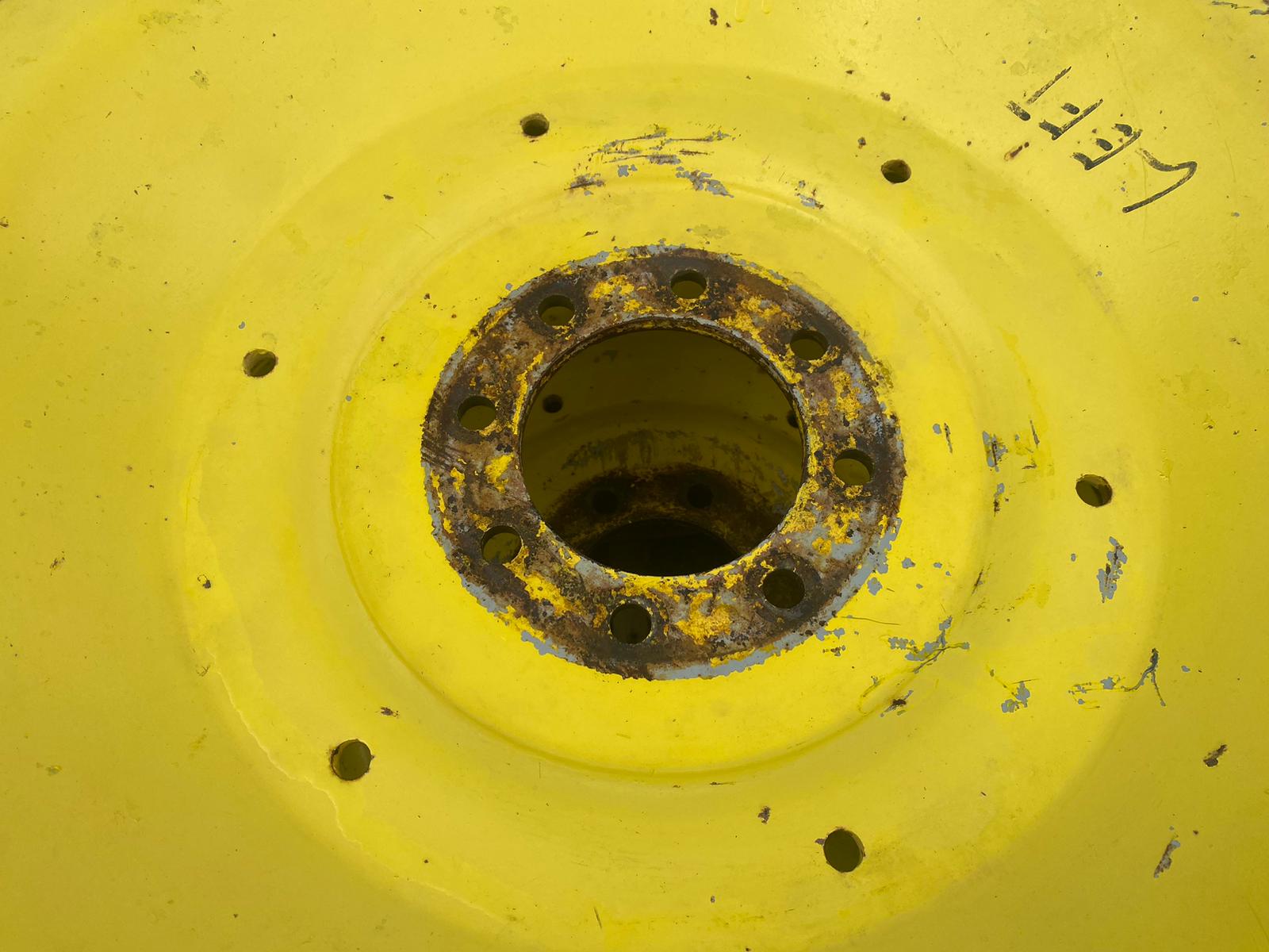 X2 12.4 R46 Taurus tyres on john deere 8 Stud row crop rims – Estrada ...