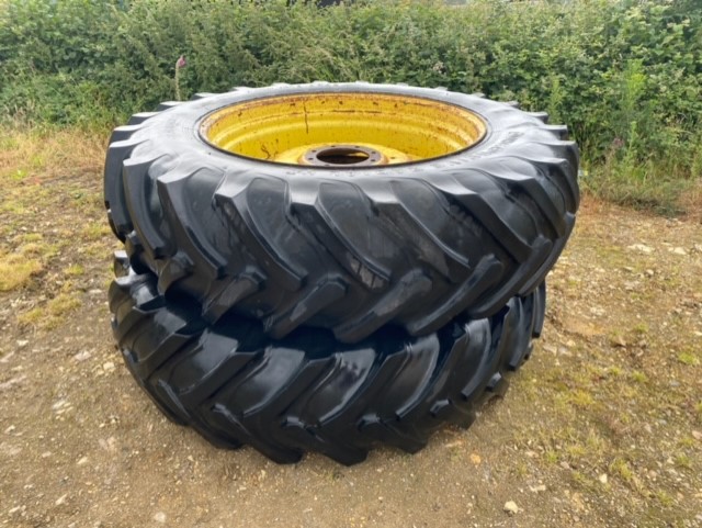 Alliance 11.2 R38 on stocks ag row crops 10 stud JD rims – Estrada Exports